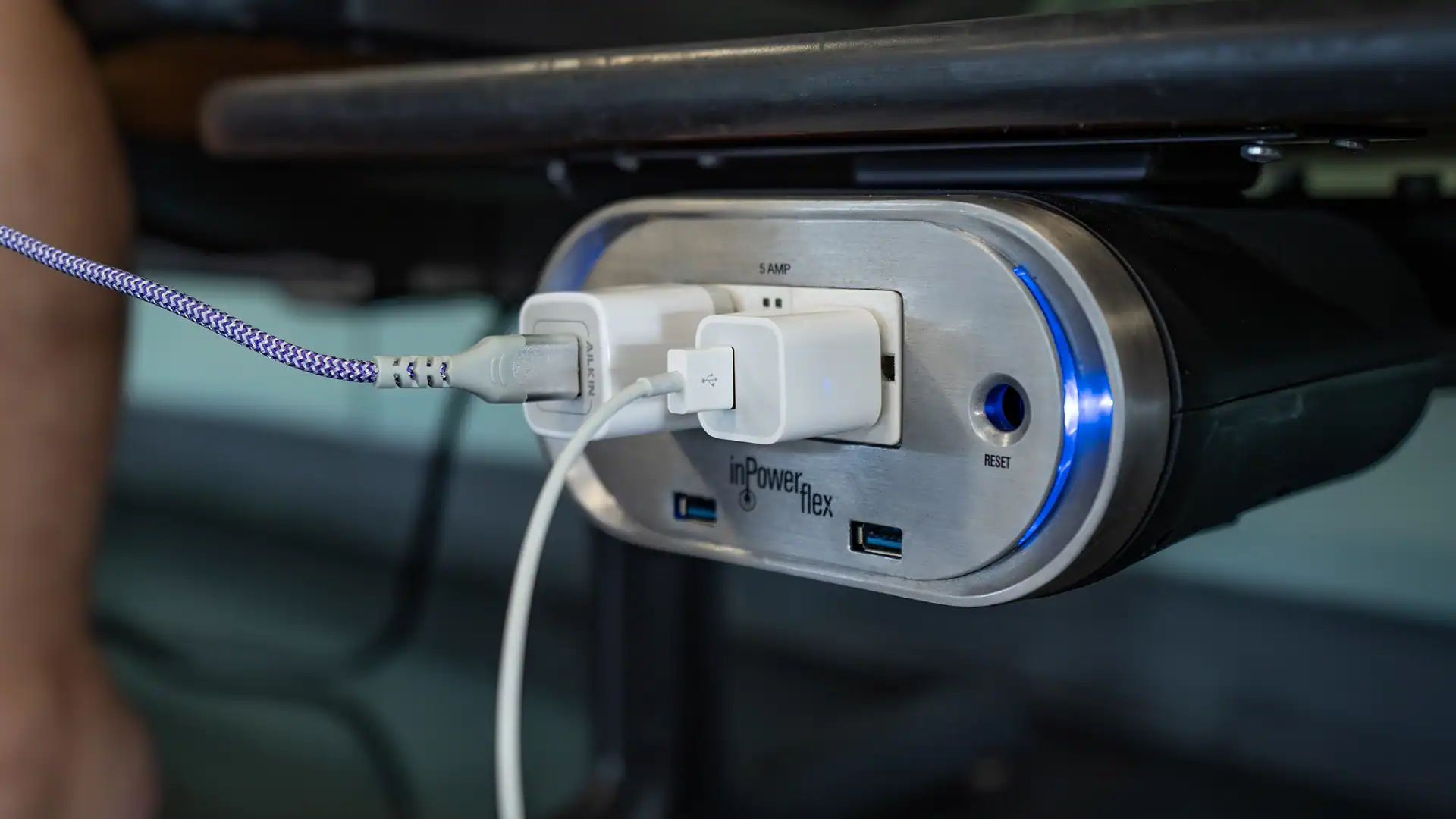 WiFi and power outlets - John Glenn International (CMH) & Rickenbacker (LCK) Airports | Fly Columbus